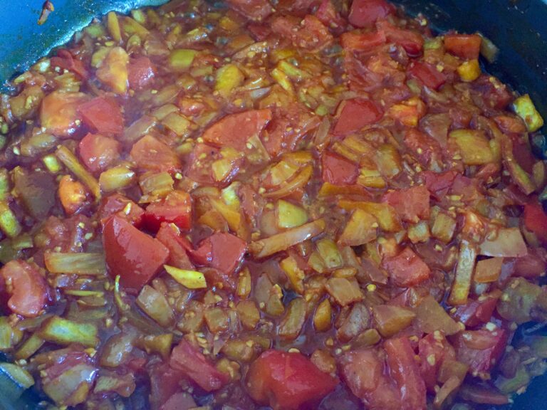 Vegan Red Red Stew (Spicy Ghanaian Black-Eyed Peas) | That Green Lyfe