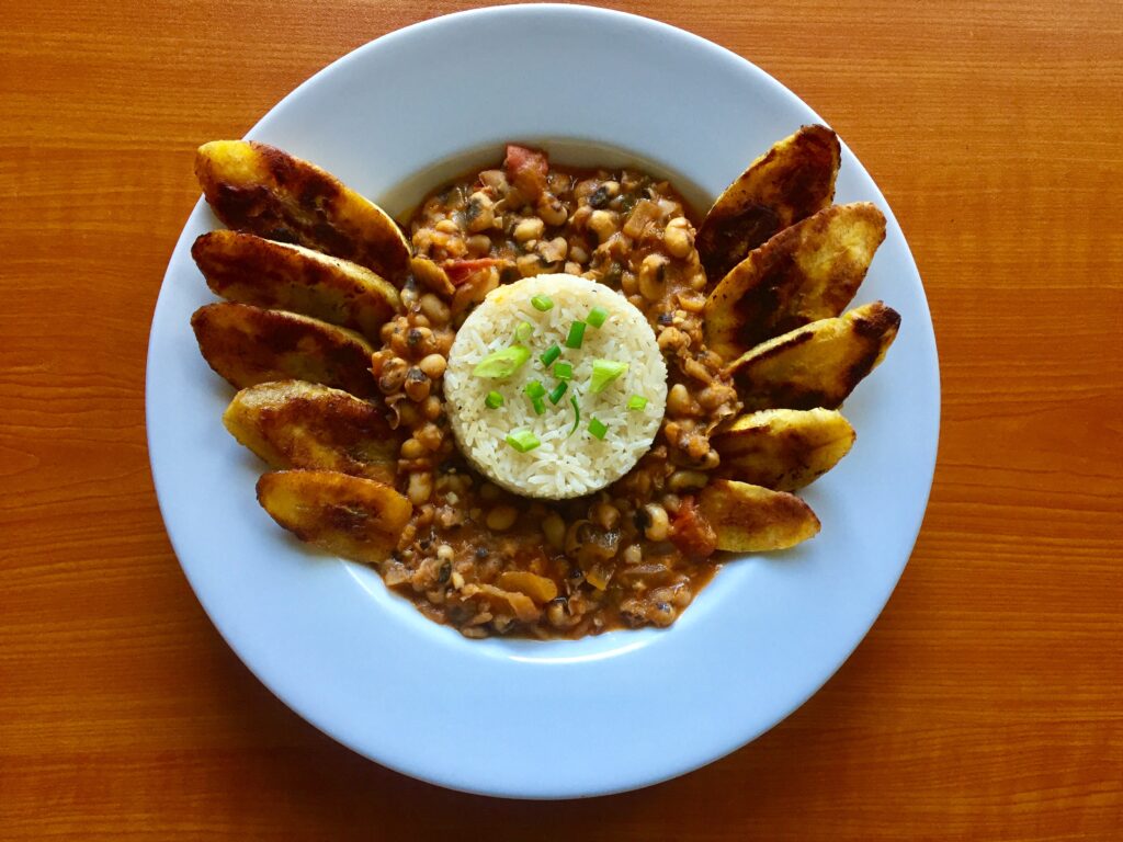 Vegan Red Red Stew (Spicy Ghanaian Black-Eyed Peas) | That Green Lyfe