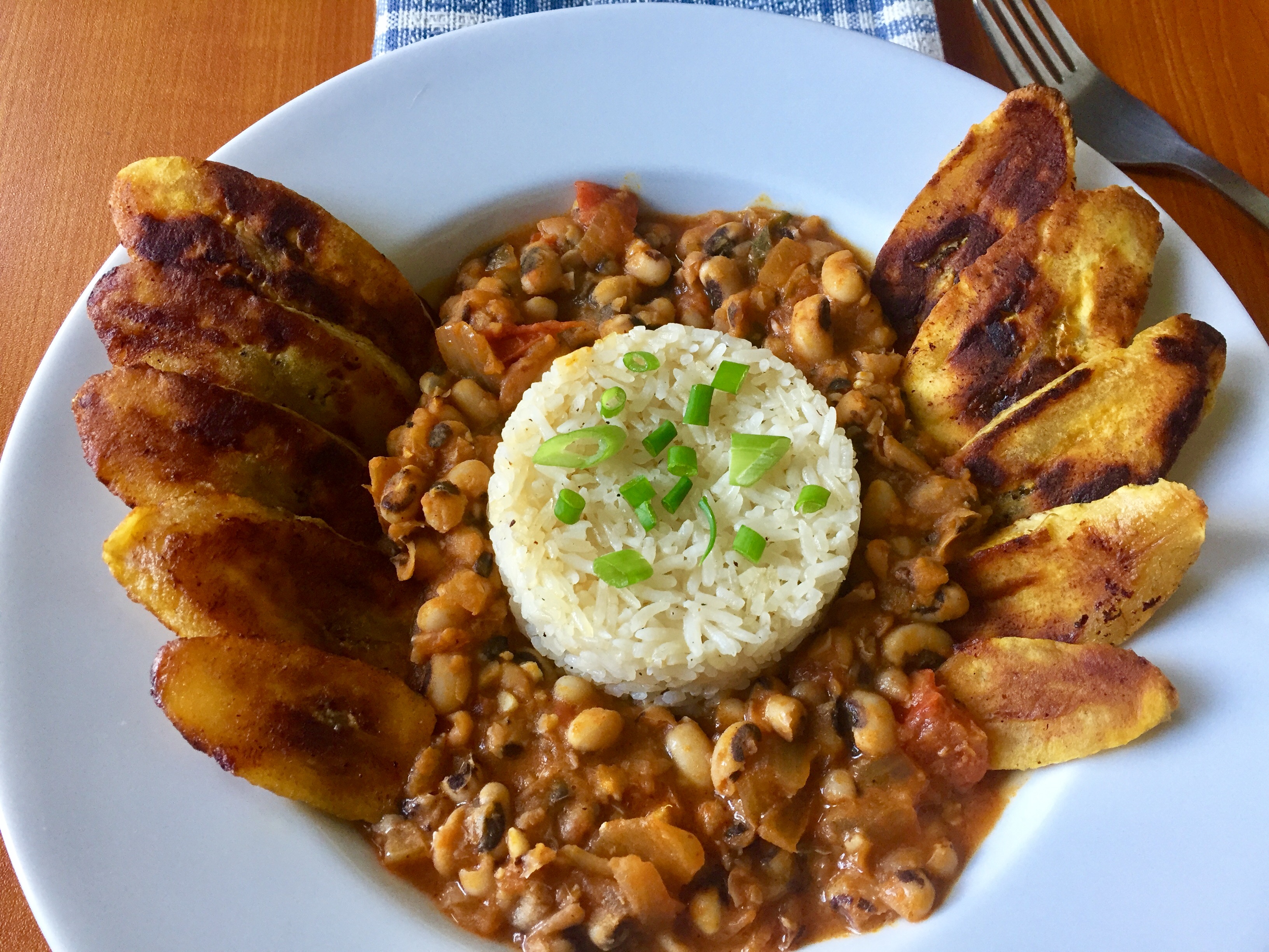 Vegan Red Red Stew (Spicy Ghanaian Black-Eyed Peas) | That Green Lyfe
